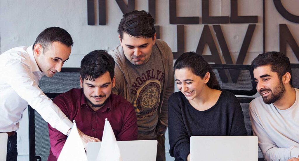 Work Buddies: Why Having Friends at Workplace is A Good Idea!
