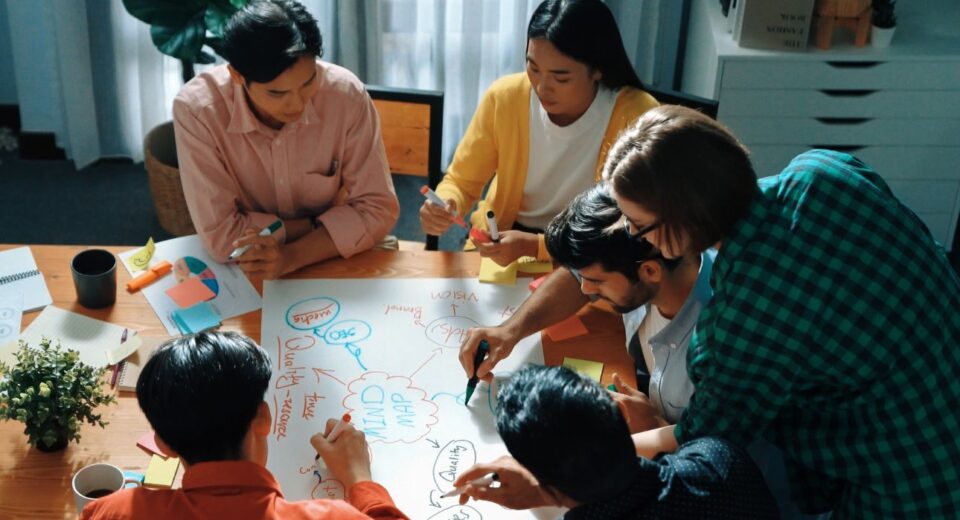 Why Teamwork Works: The Neuroscience Behind Human Collaboration
